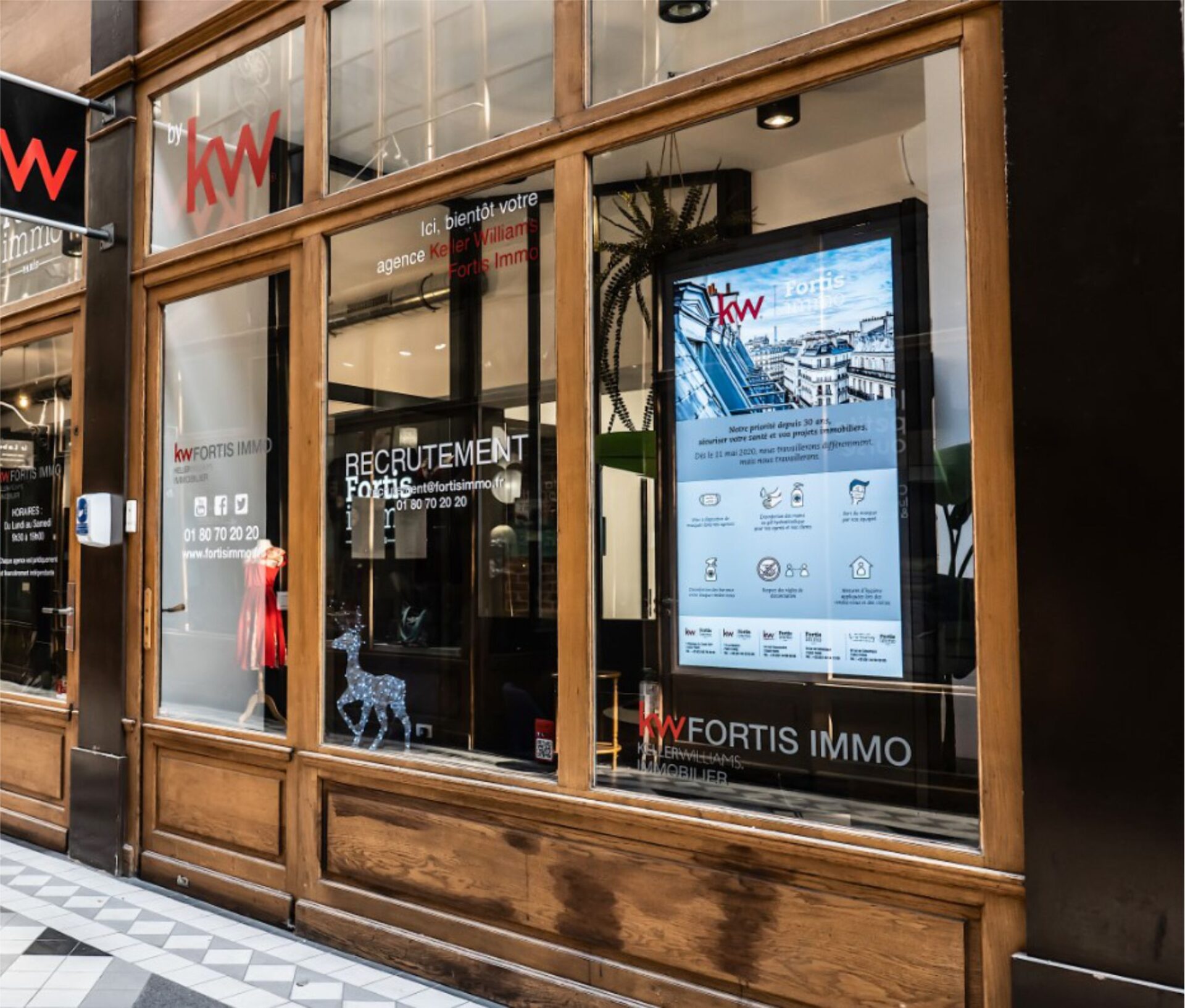 Dynamic Digital Window Displays | VitrineMedia Canada
