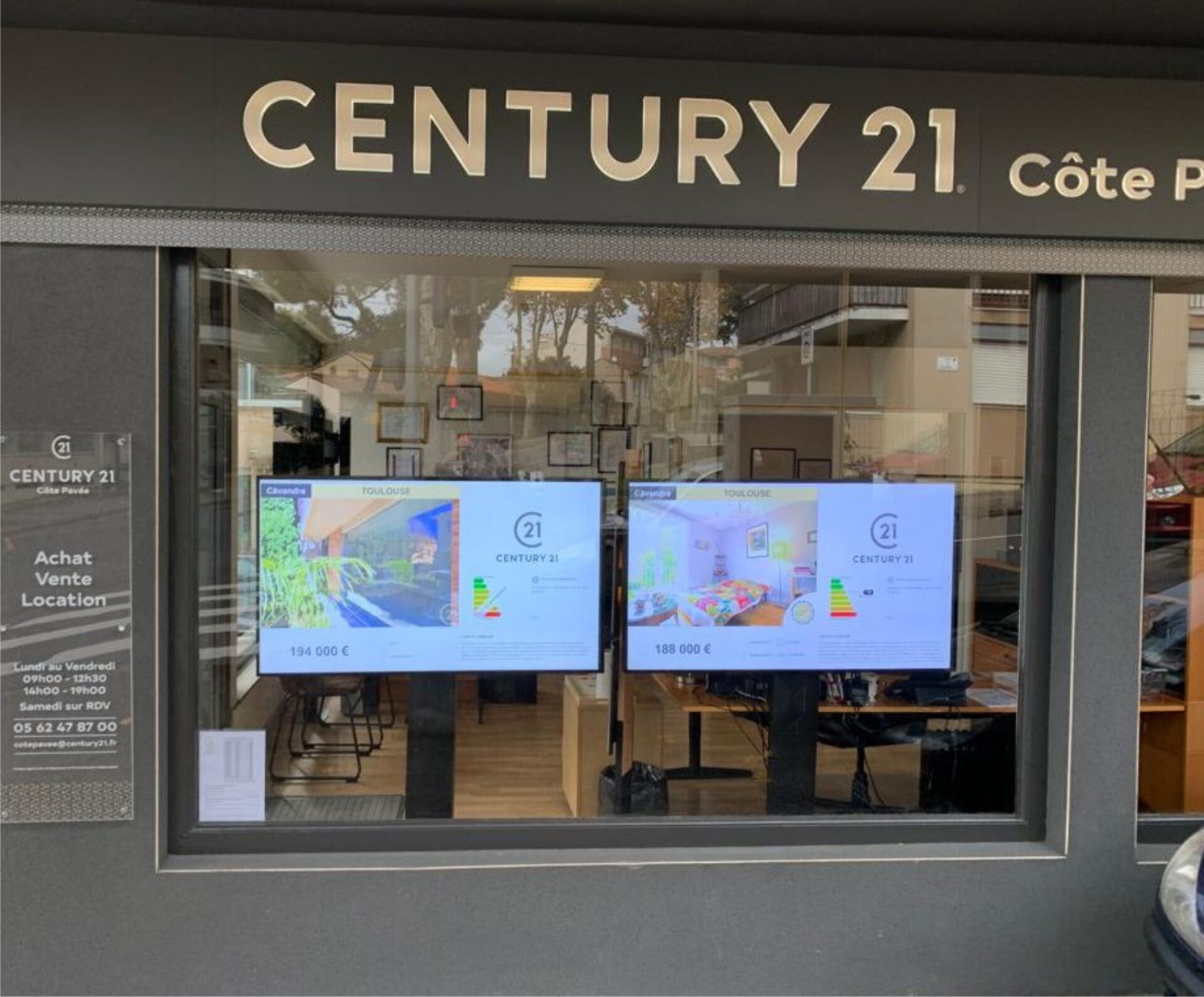 Dynamic Digital Window Displays | VitrineMedia Canada